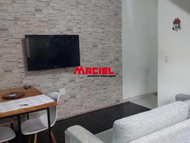 Oportunidade Única: Sobrado + Casa Assobradada Total 175m² de área construída