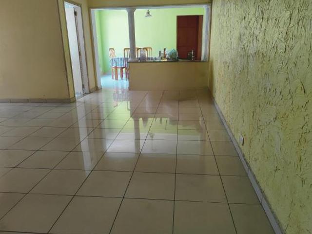 OPORTUNIDADE ÚNICA! Sobrado exclusivo com varanda