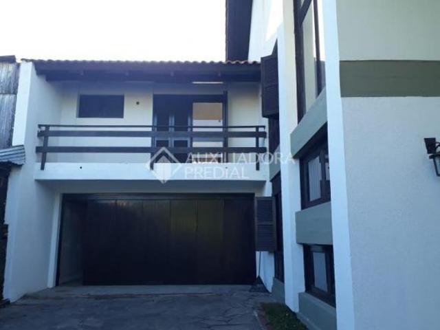 Oportunidade Única: Residência Espaçosa com Potencial Comercial Imenso em Ponto Estratégico!