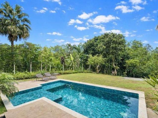 Oportunidade Única – TÉRREA Casa de Alto Padrão em Condomínio Fechado