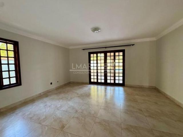 OPORTUNIDADE ÚNICA! TÉRREA 4 QTS/2STES/100% PLANA