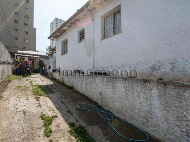 Oportunidade Única: Terreno com 5 Casas e Amplo Quintal