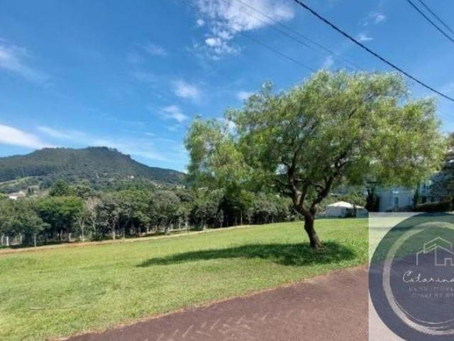 Oportunidade única: Terreno de 830,76 m² no Condomínio Campo da Cachoeira em Poços de Caldas MG!
