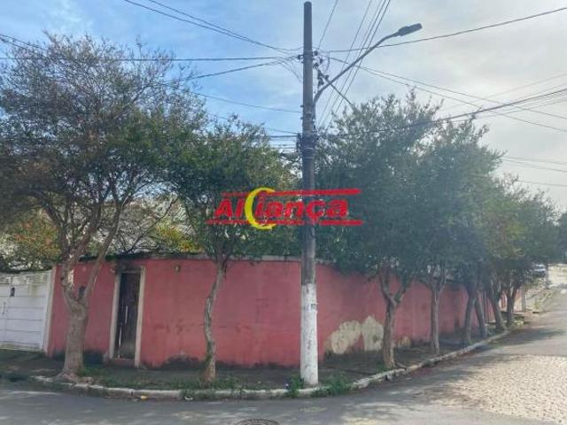 Oportunidade Única Terreno de 286m², totalmente plano no bairro de Santa Terezinha com casa antiga