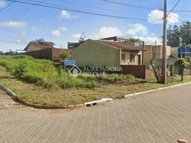 OPORTUNIDADE ÚNICA: TERRENO DE ESQUINA COM LOCALIZAÇÃO ESTRATÉGICA!