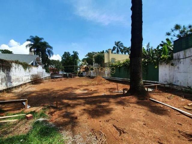 OPORTUNIDADE ÚNICA: Terreno Imperdível de 732 m² na Melhor Localização ? Rua Tranquila e Exclusiva!