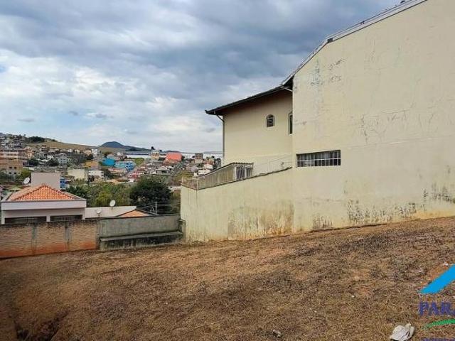Oportunidade Única: Terreno no Centro de Paraisópolis