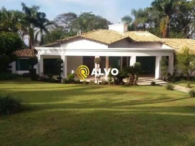 Oportunidade Única! Viva o Luxo e a Exclusividade no Condomínio Estância das Amendoeiras!