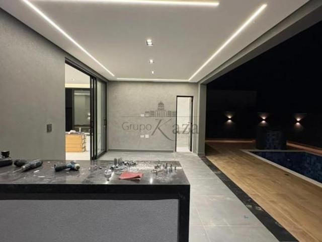 Oportunidade Casa Sobrado em Condomínio Condomínio Terras do Vale 3 Suítes 260m²