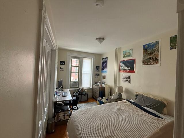 Open Bedroom in Bay Village between Back Bay and the South End