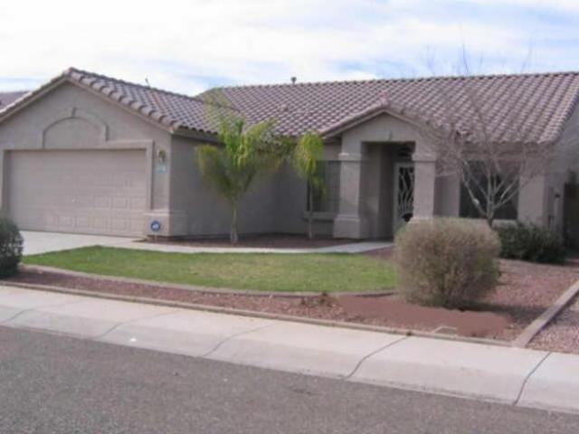 Open Floor Plan and Big Yard in Great Community!