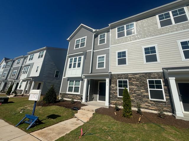 Open floorplan main living with upgraded design package. First floor guest suite with full bath. Amazing amenities including clubhouse with gym, pool, playground and sand volleyball lot with walking trails.