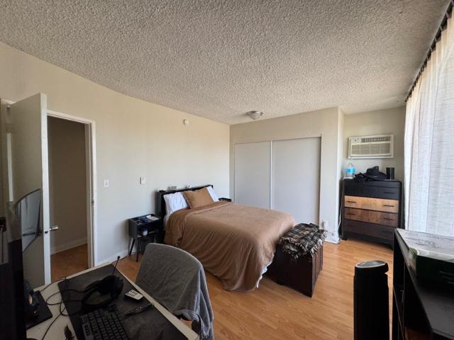 OPEN ROOM WITH BALCONY