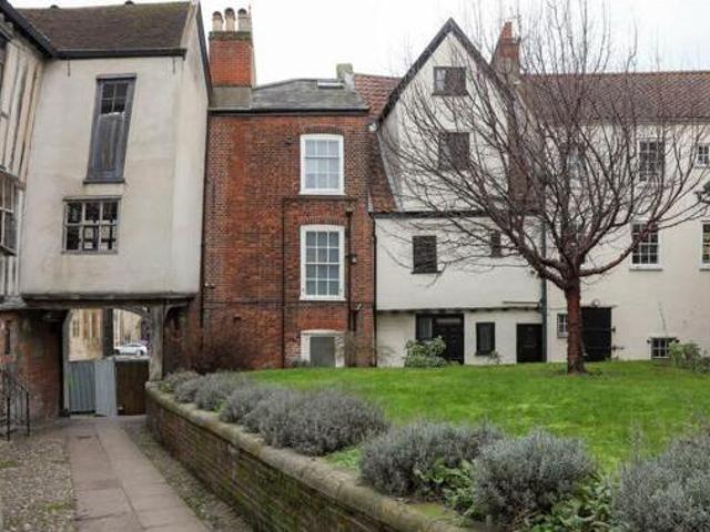 Opposite The Cathedral, Norwich, 3 Bedroom Duplex