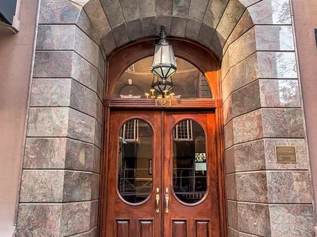 Opportunity to live in Premier Madison Ave apt.!