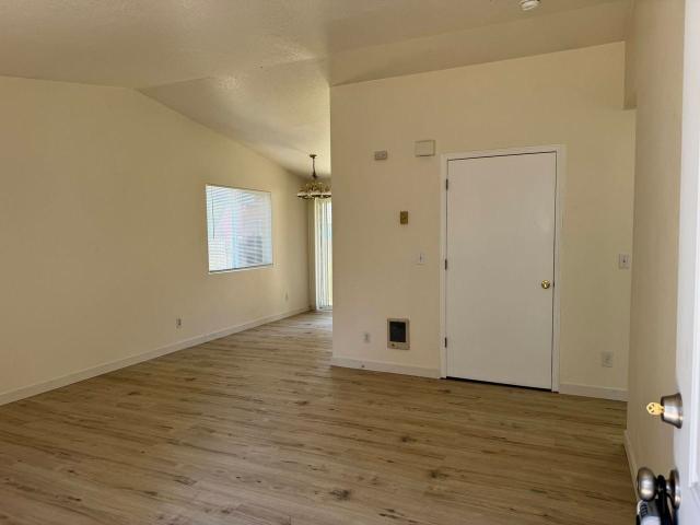 OR512 2 Bedroom Apartment for Rent at 5126 Se Henry St, Portland, OR 97206 Woodstock