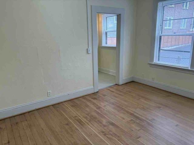 OR 2311 2317 SE Hawthorne Blvd KF 3 Bedroom Apartment for Rent at 2311 Se Hawthorne Blvd, Portland, OR 97214 Buckman