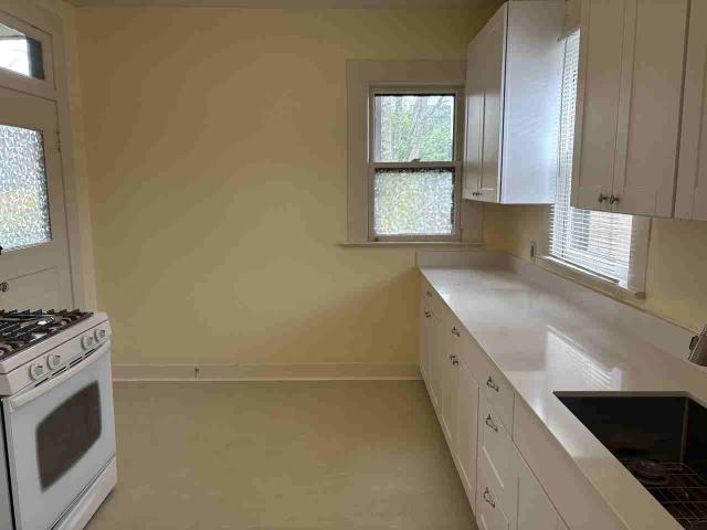 OR 2311 2317 SE Hawthorne Blvd KF 1 Bedroom Apartment for Rent at 2311 Se Hawthorne Blvd, Portland, OR 97214 Buckman