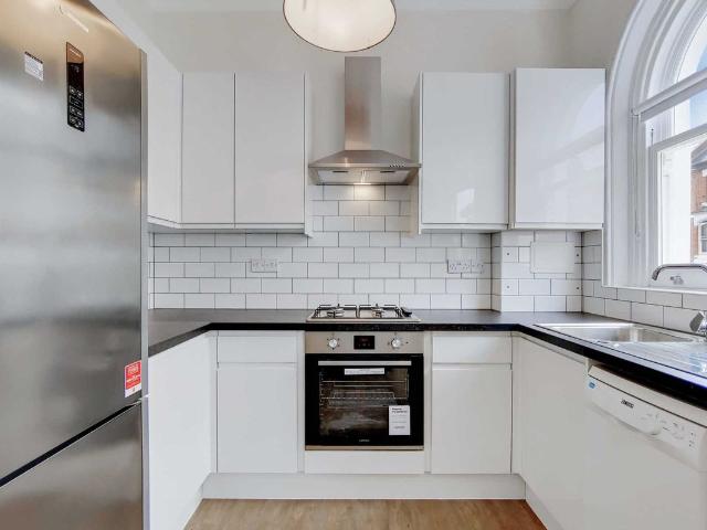 Ormiston Grove, Shepherds Bush, London W12, 3 bed flat to rent, £3,603 pcm | PrimeLocation