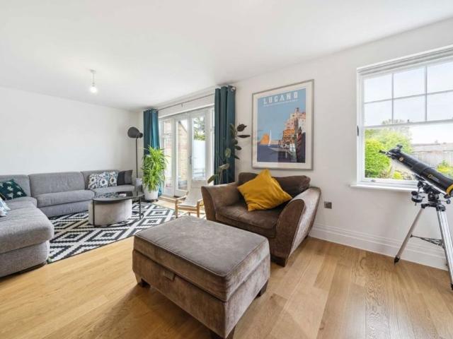 Ormond Avenue, TW12, London