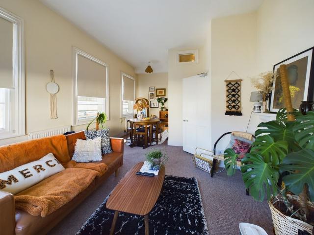 Ormond Terrace, Cheltenham GL50, 2 bed flat to rent, £1,200 pcm | PrimeLocation