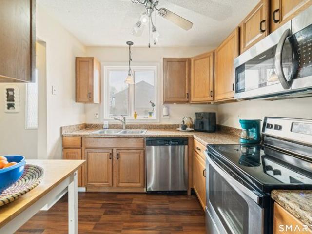 Oronoke Rd Apt, Waterbury, Home For Sale