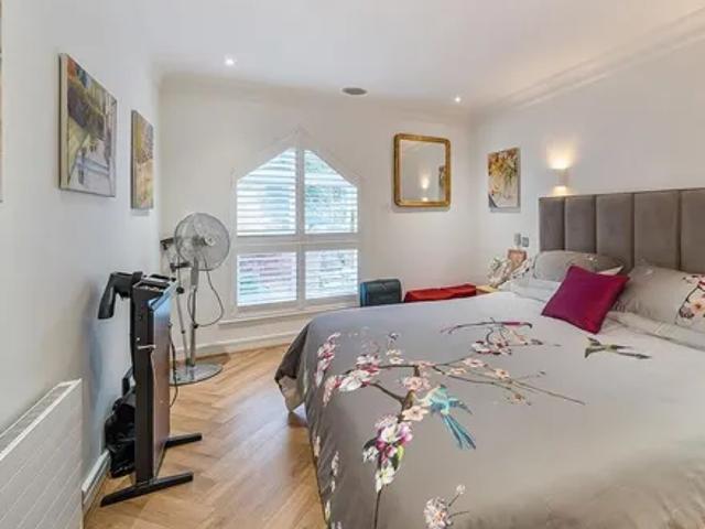 Oracle Apartments, 63 West Heath Road, Childs Hill, London, NW3 7TF, United Kingdom | 3 bed house for rent #167884728 | Rentberry