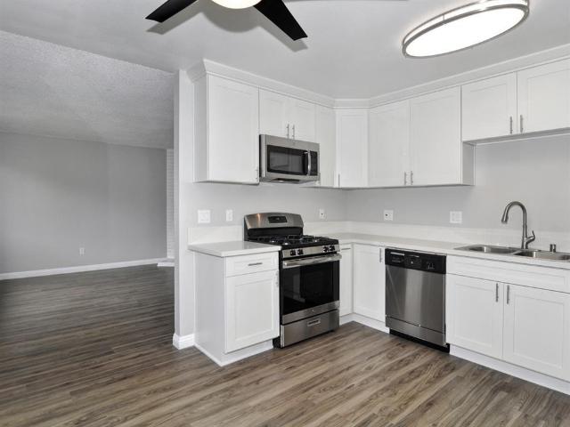 Orangewood Garden Apartments 2 Bedroom Apartment for Rent at 235 W Orangewood Ave, Anaheim, CA 92802