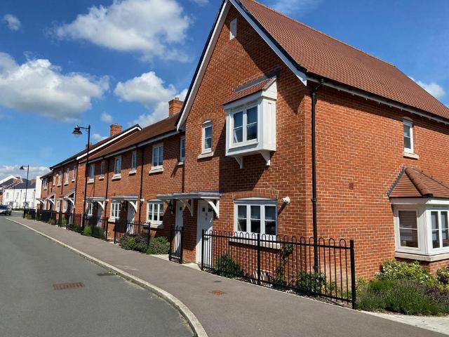 Orchard Mead, Waterlooville, PO7 3 bed house to rent £1,630 pcm £376 pw
