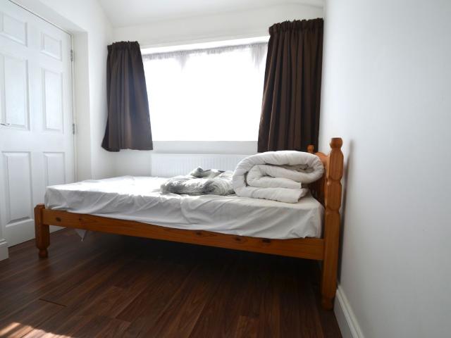 Orchard Avenue, Feltham TW14, 1 bed flat to rent, £895 pcm | PrimeLocation