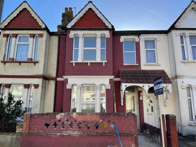 Orchard Avenue, Southall UB1, 3 bed terraced house to rent, £2,500 pcm | PrimeLocation
