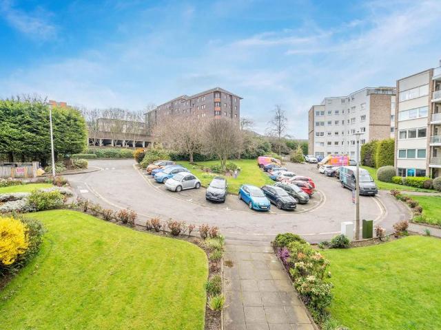 Orchard Brae Avenue, Orchard Brae. 2 bed flat to rent £1,475 pcm £340 pw
