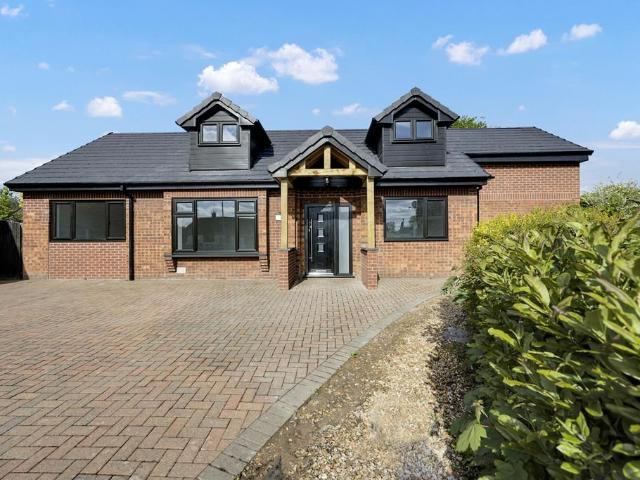 Orchard Close, Middlewich 5 bed detached bungalow to rent £2,300 pcm £531 pw