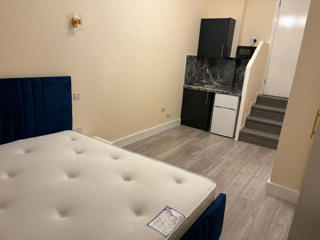Orchard Close, London NW2, Studio to rent, £1,300 pcm | PrimeLocation