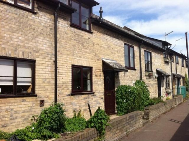 Orchard Court, Cambridge CB1 3 bed terraced house to rent £1,895 pcm £437 pw