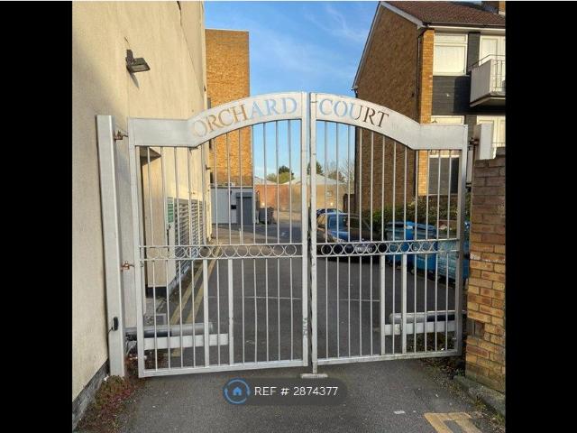 Orchard Court, Potters Bar EN6, 2 bed flat to rent, £1,550 pcm | PrimeLocation