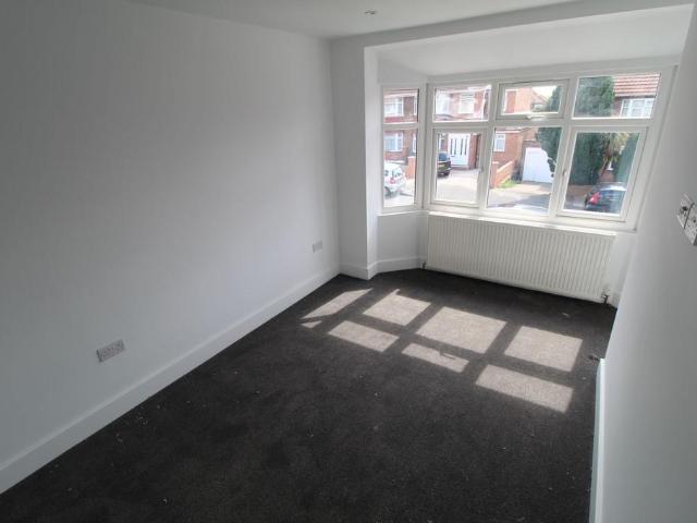 Orchard Grove, Edgware, HA8 2 bed flat to rent £1,800 pcm £415 pw