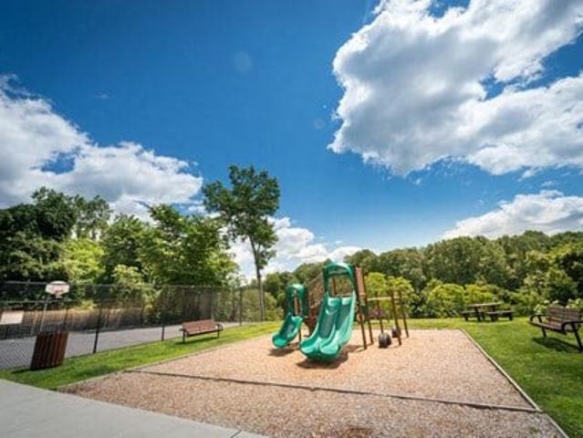 Orchard Hills Landings Two Bedroom Apartment With a Den