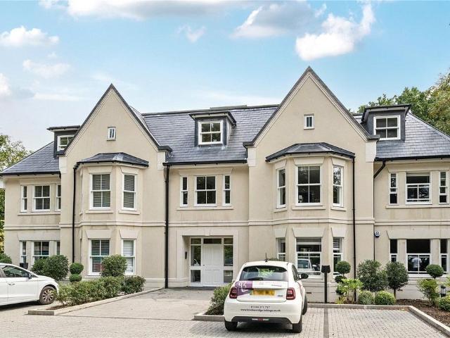 Orchard House, Priory Road, Ascot. 2 bed apartment to rent £3,000 pcm £692 pw