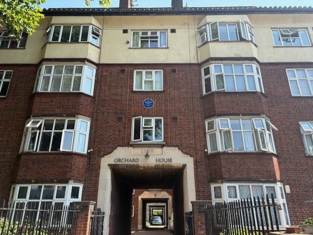 Orchard House, Surrey Quays, London SE16 3 bed flat to rent £3,000 pcm £692 pw