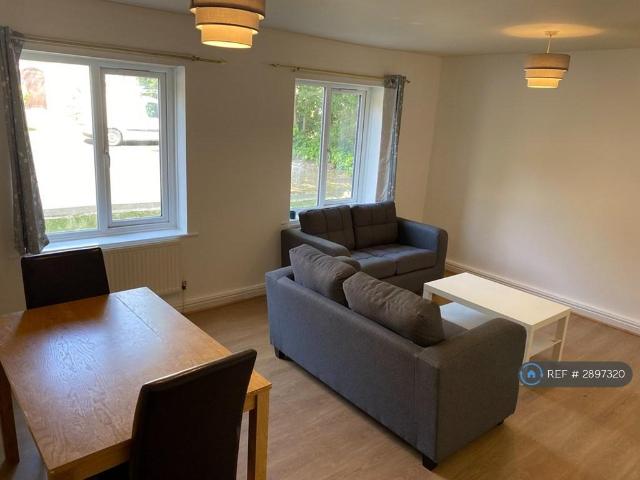 Orchard Lodge, Leeds, LS6 3 bed flat to rent £1,140 pcm £263 pw