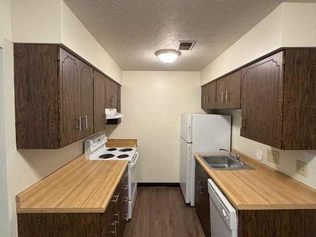 Orchard Park 1 Bedroom Apartment for Rent at 7805 Harney St, Omaha, NE 68114 Old Loveland