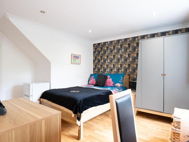 Orchard Park pretty studios nr Science Park