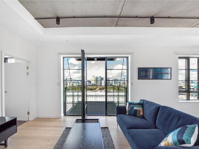 Orchard Place, Canary Wharf, London, E14 1 bed apartment to rent £2,400 pcm £554 pw