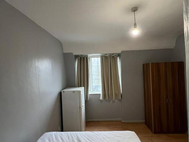 Orchard Place, London E14, Room to rent, £750 pcm | PrimeLocation