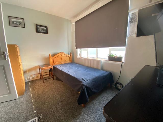Orchard Place, London E14, Room to rent, £700 pcm | PrimeLocation