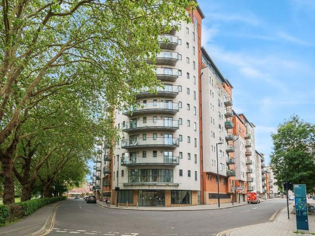 Orchard Place, Southampton, Hampshire SO14, 2 bed flat to rent, £1,500 pcm | PrimeLocation