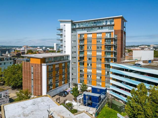 Orchard Plaza, Poole BH15, 2 bed flat to rent, £1,200 pcm | PrimeLocation