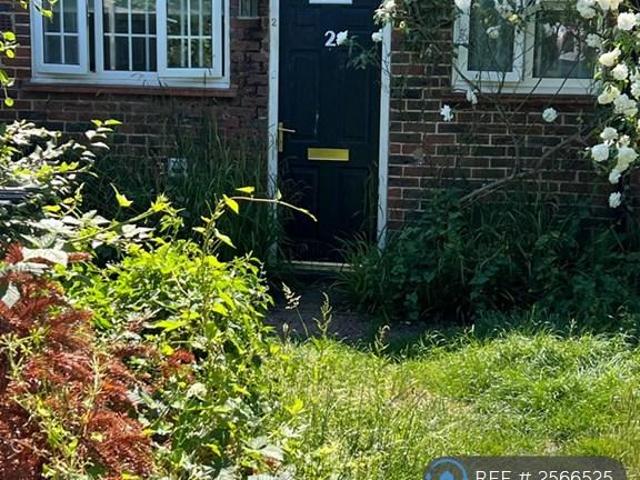 Orchard Road, Guildford, GU2 2 bed flat to rent £1,625 pcm £375 pw