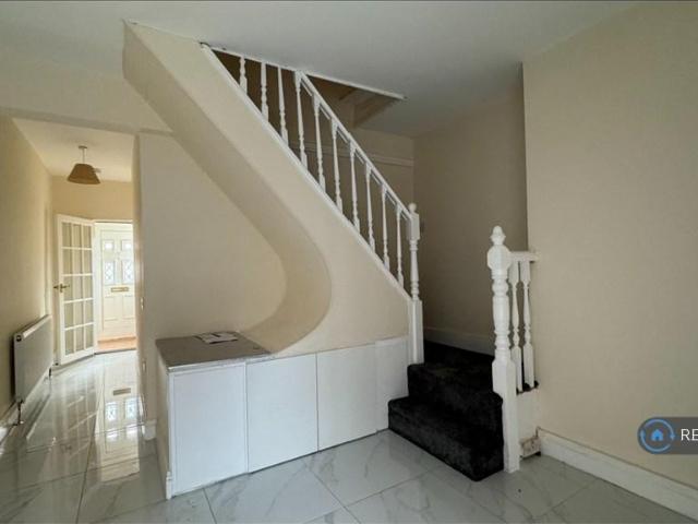 Orchard Road, Hounslow, TW4 3 bed terraced house to rent £2,150 pcm £496 pw